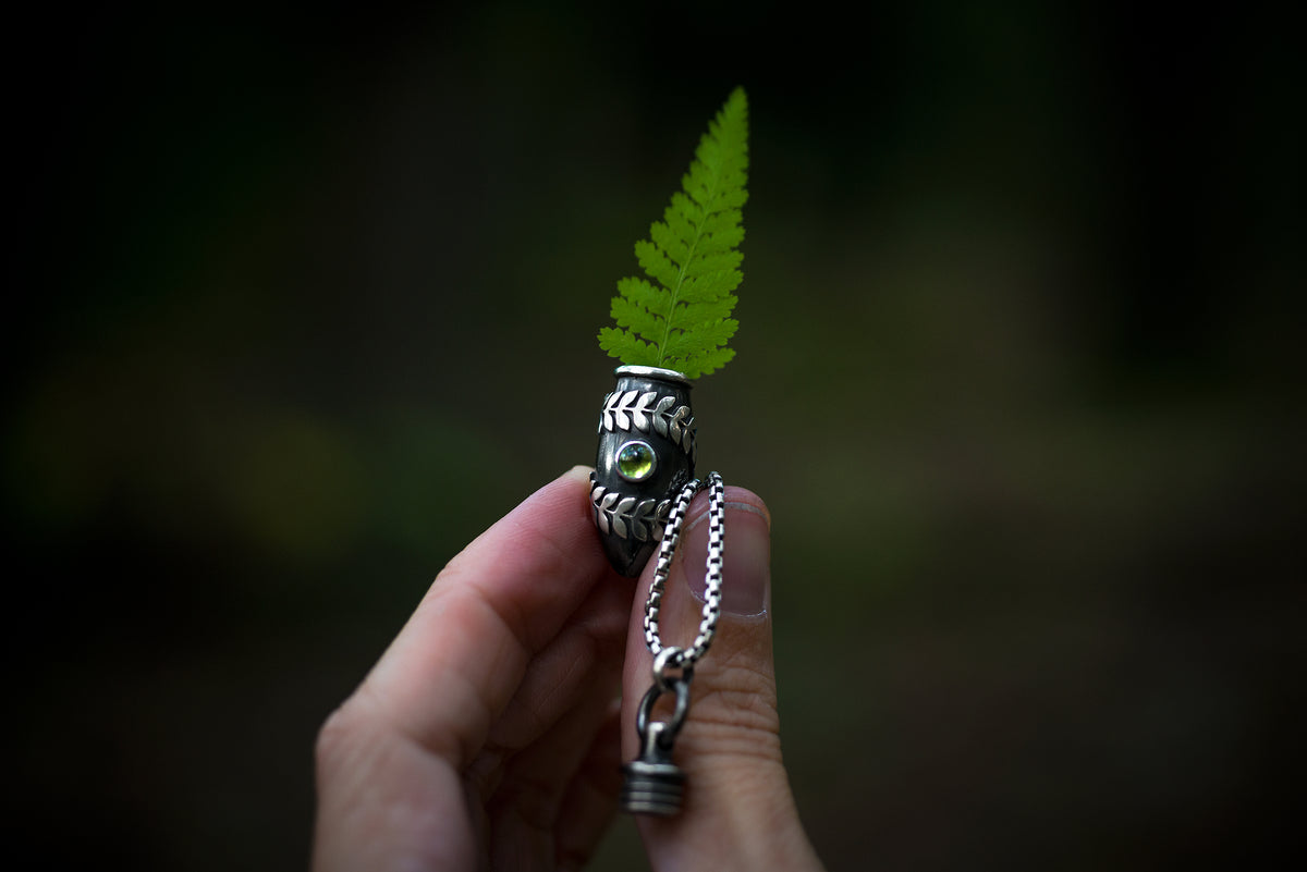 Peridot Vine Vessel – WeatherBeaten